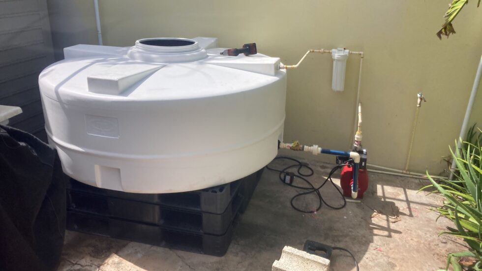 ¿Cuánto dura el agua almacenada en un tanque?